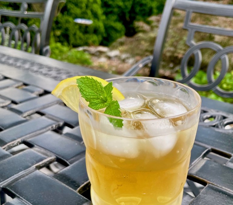 Garden Fresh Peppermint and Lemon Balm Tea – Julia Eats